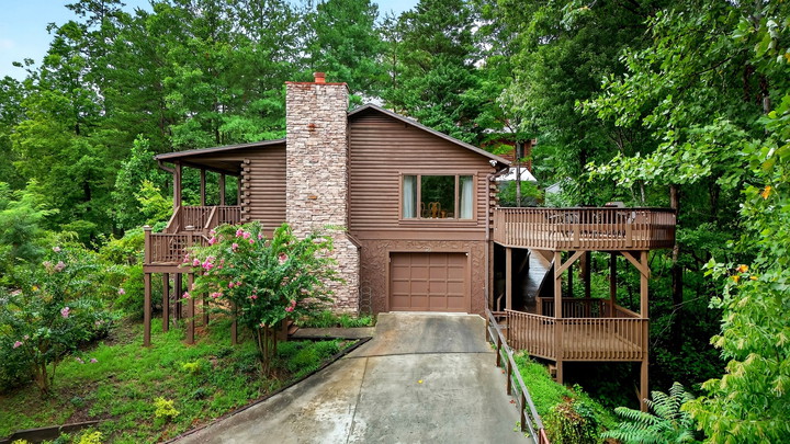 Spacious Retreat With Lake Views And Cozy Deck - Inviting Mountain Paradise - Lake Lure, NC