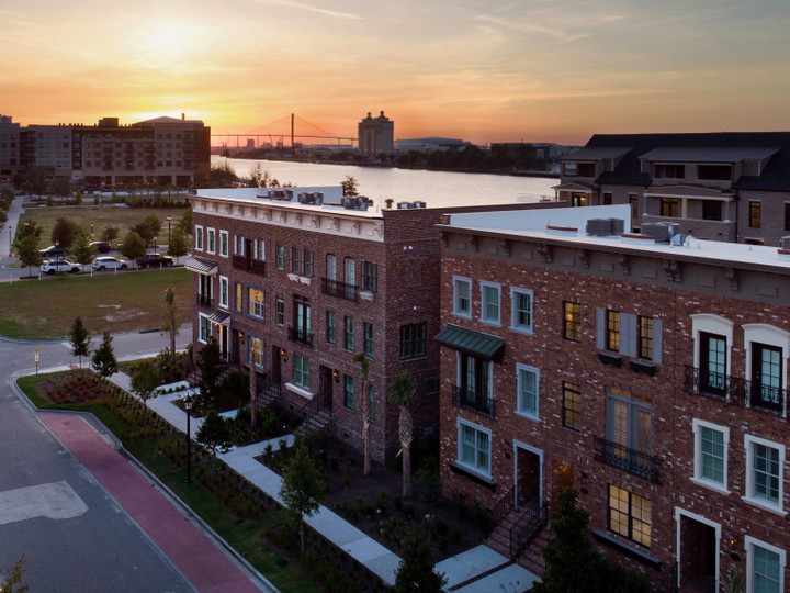 Luxe New Construction With River View, Pool Table - Savannah