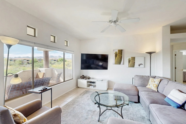 Inviting Condo With Balcony & Clubhouse Amenity Access - Oro Valley, AZ