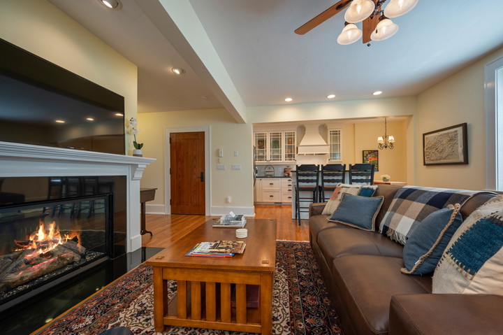 Minette's Downtown Condo | Historic Spot In Downtown Hendersonville - Hendersonville, NC