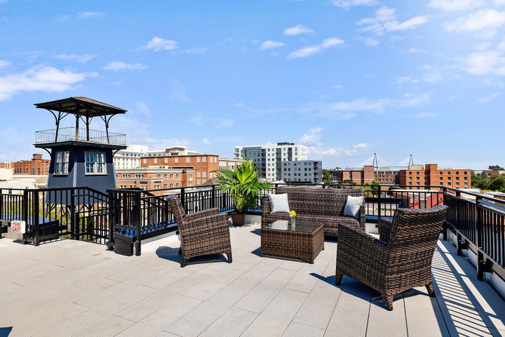 Fire Tower Downtown Gem 1br With Balcony & Views! - Charleston, SC