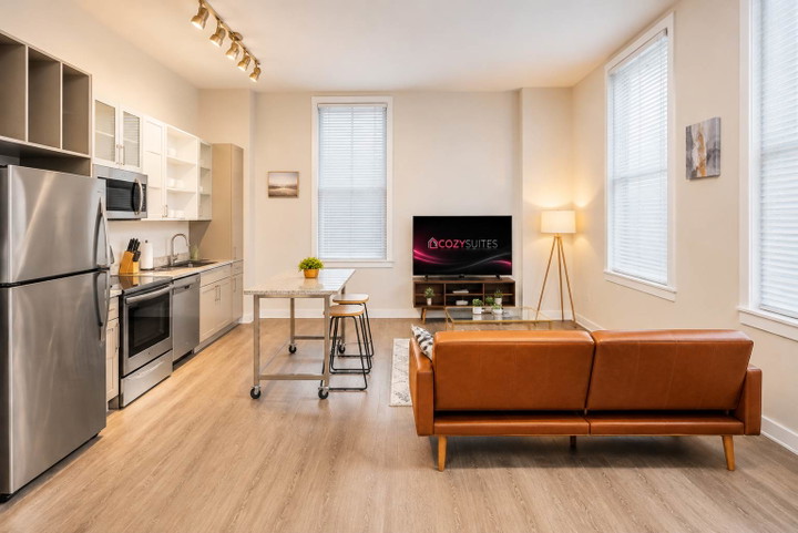 Cozysuites Sky Central 2br + Sofa Bed | W/ Gym - Cincinnati, OH