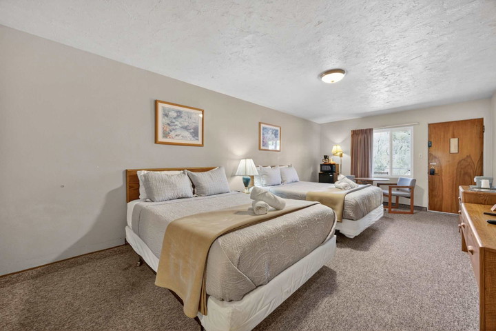 Eagle Motel Suite 111 - Colorado Springs, CO