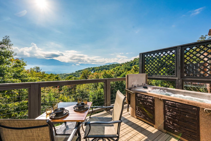 Romantic Fall Getaway | Hot Tub + Epic Views - Gatlinburg, TN