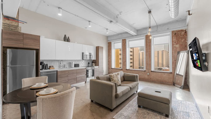 1br Downtown Loft - Skyline Views & Free Breakfast - United States