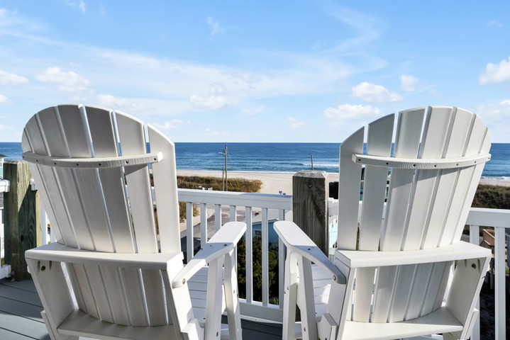 Walkable Topsail Retreat W/ Hot Tub & Views! - North Topsail Beach, NC