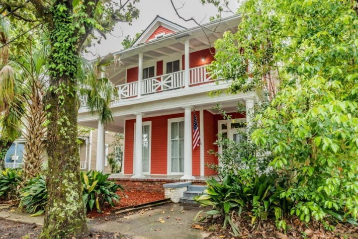 Mins From Historic Downtown - Pretty Peach Palace - Mobile, AL