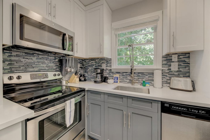 The Bachelor's Pad | 1br 1ba Apt Above Garage - Columbia, SC