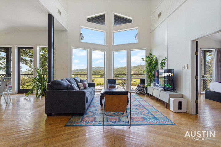 Sunset Waterfront W Pool And View On Lake Travis - Austin, TX