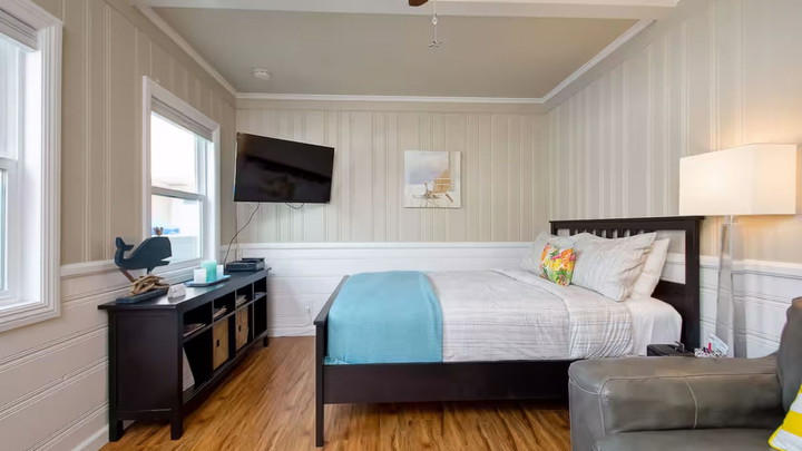 Cozy Studio By The Bay | Dock Access & Steps From Newport Hotspots - Newport Beach, CA