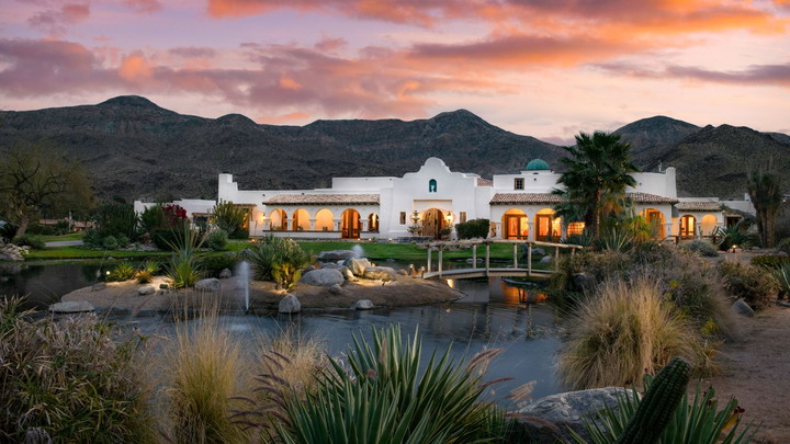 The Pond Estate By Avantstay | Maximalist Designer Compound W/ 2 Casitas, Indoor + Outdoor Pools, Tennis Court, & Gorgeous Mountain Views | 12k Sqft - Palm Springs, CA