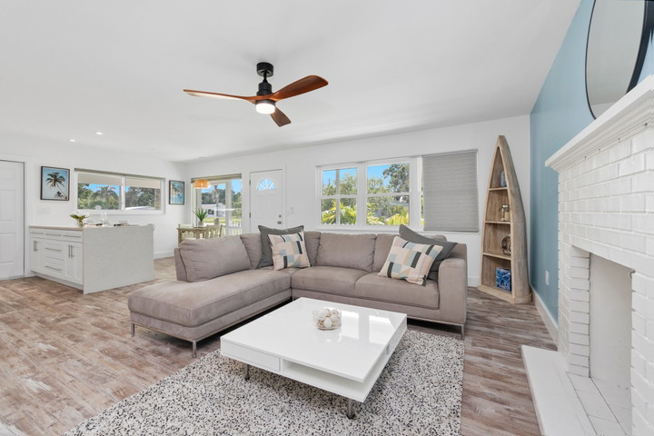 Location & Comfort- Coastal Meets Contemporary - Vero Beach, FL