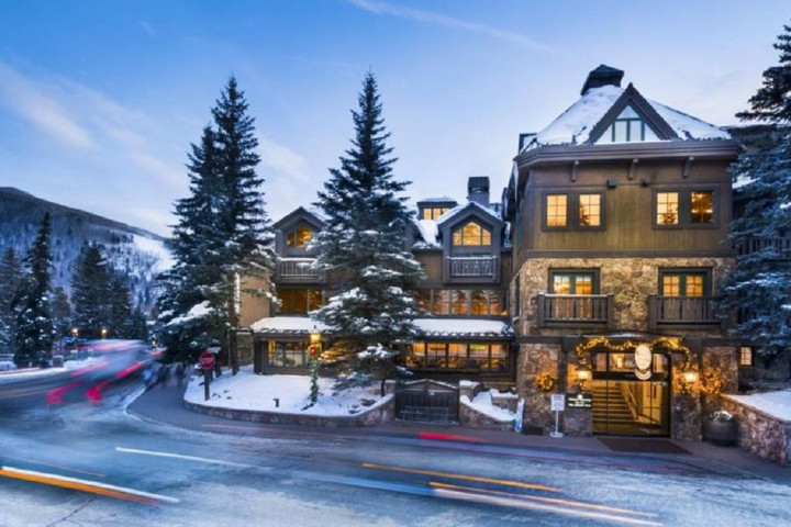 Cozy Room With 2 Queens At Gravity Haus In The Heart Of Vail Village - Walk To Ski Lifts! - Vail, CO