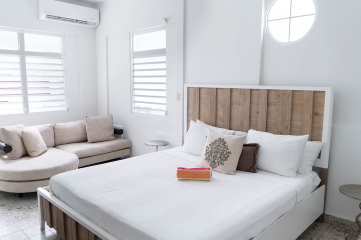 8 Bedroom House Just 20 Steps To The Beach - Puerto Rico