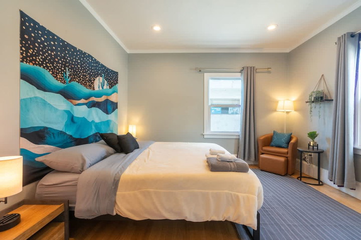Uptown Oakland Stylish 2br | Parking + Near Shops & Dining - Oakland, CA