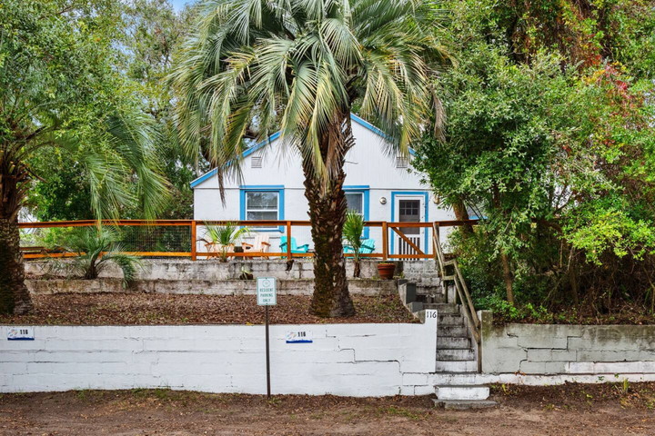 Folly Beach Bungalow - 1 Block To Center Street! - Folly Beach, SC