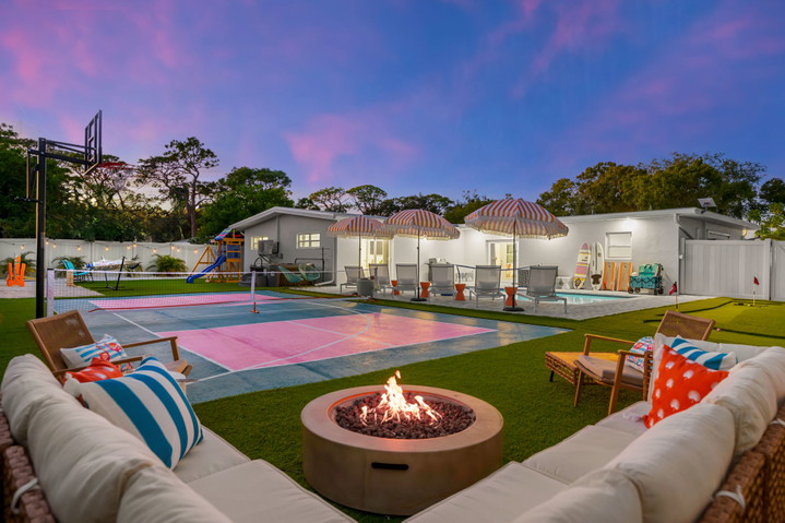 Sports Court • Playground • Putt Putt • Spa • Pool - Bradenton, FL