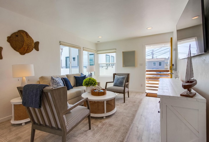 Stunning Bay Views And Designer Interior - Charming Beach Haven - San Diego, CA