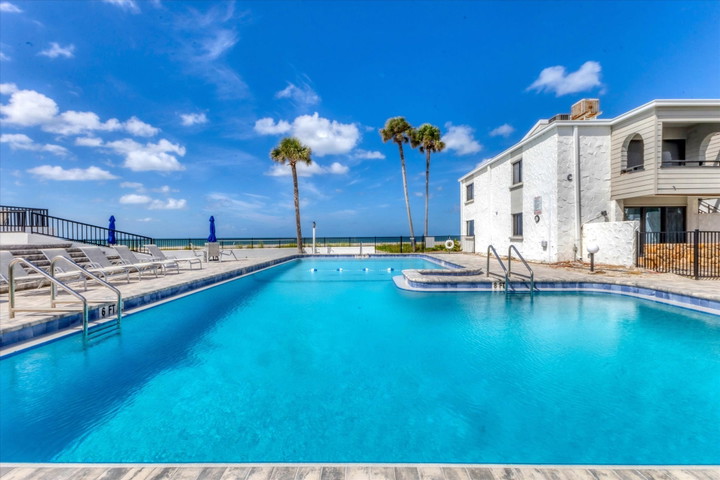 Gulf Views And Community Pool - Stunning Waterfront Retreat - Venice, FL