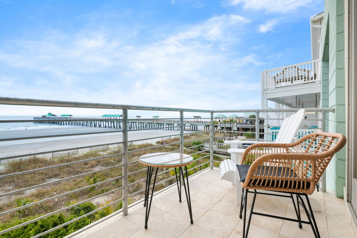 4 Bedroom Oceanfront Condo With Rooftop-walkable-a - Folly Beach, SC