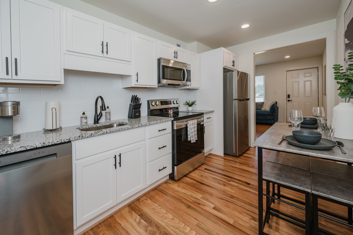 Central Suite F - 2 Bedrooms/double Queens/parking - Birmingham, AL