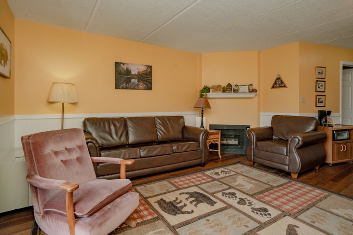 Heated Seasonal Pool And Cozy Kitchenette - Charming Getaway - Gatlinburg, TN