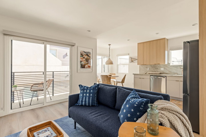 Tide House | Hermosa Beach - No 2 - 1bd W Parking - Redondo Beach, CA