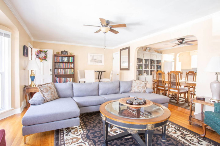 Spacious 4br Townhome Near Park & Parking - St. Louis, MO
