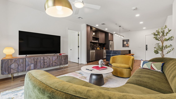6bdr, Brand New Hotel W/ Pool + Rooftop | The Code By Avantstay - Austin
