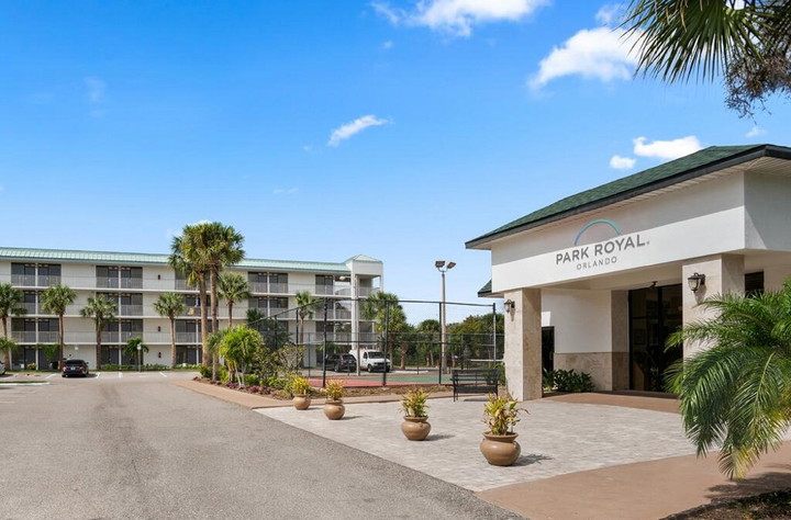 Contemporary Room With 2 Dbl Beds In The Entertainment District - Kissimmee, FL