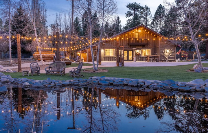 Charming Resort Cottage With Spacious Loft And Cozy Fireplace - Delightful Getaway - Big Bear City, CA