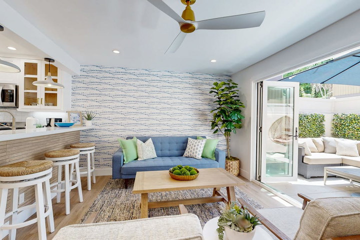 Beautiful Condo Walking Distance To Downtown Disney With Outdoor Living Space - Anaheim, CA