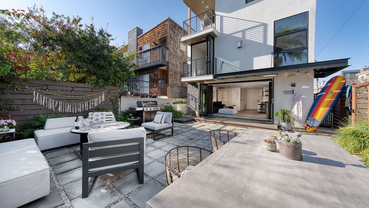 Saltaire By Avantstay | Rooftop Deck + Firepit + Wet Bar | Walk To Beach + Trail - Venice Beach, Los Angeles, CA