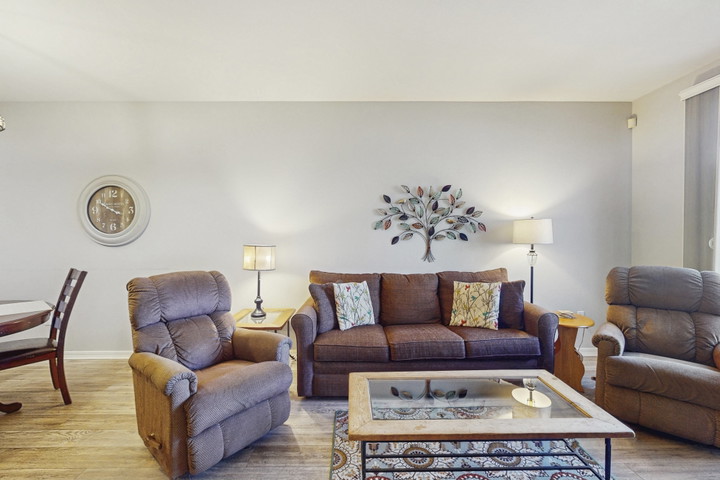 Lakefront Condo With Private Washer/dryer, Central Ac & Heated Pool - Mesa, AZ