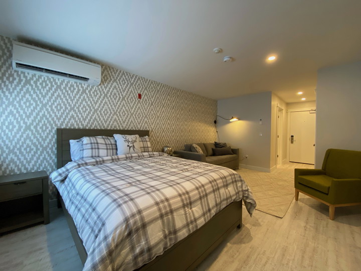 Kitchenette And Heated Pool Access - Charming Studio Retreat - Vermont