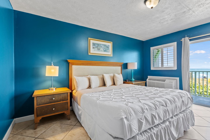 Private Balcony And Beach Access - Tranquil Oceanfront Haven - Bahamas