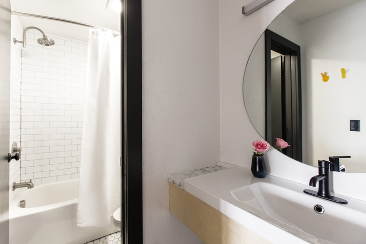 Mini Fridge, Smart Tv And Free Parking Available - Stylish Haven - États-Unis