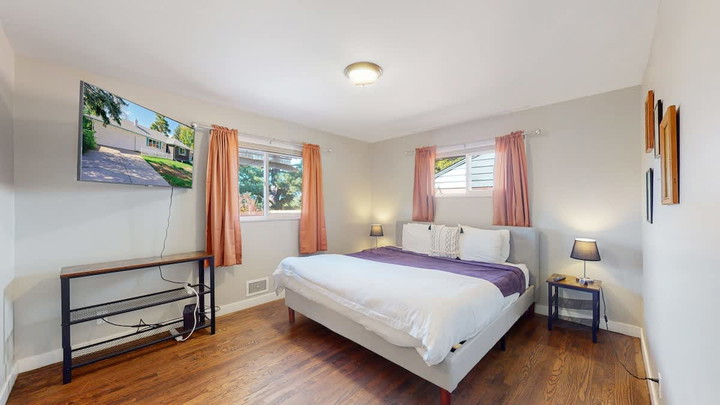 Comfortable Family Home In Beautiful Neighborhood - Denver, CO