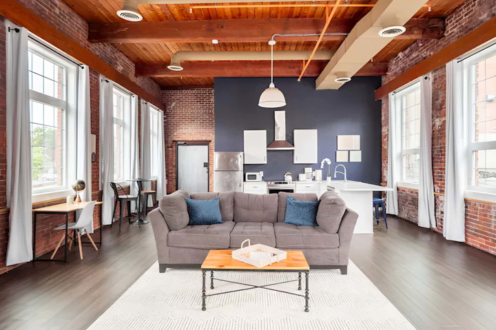 Jennifer’s Historic Penthouse Loft | City Views - Providence, RI