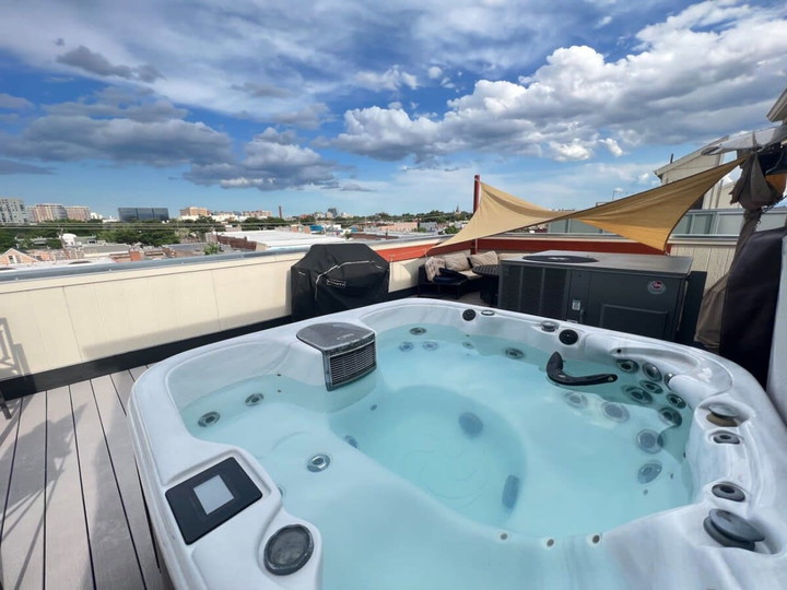 Private Room With Access To Hot Tub! - Denver, CO