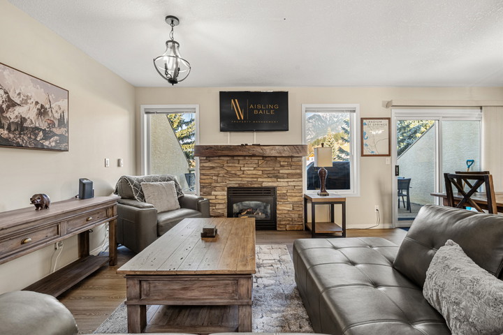 Rustic Ridge | Hot Tub | Home Theatre | Fireplace - Canada