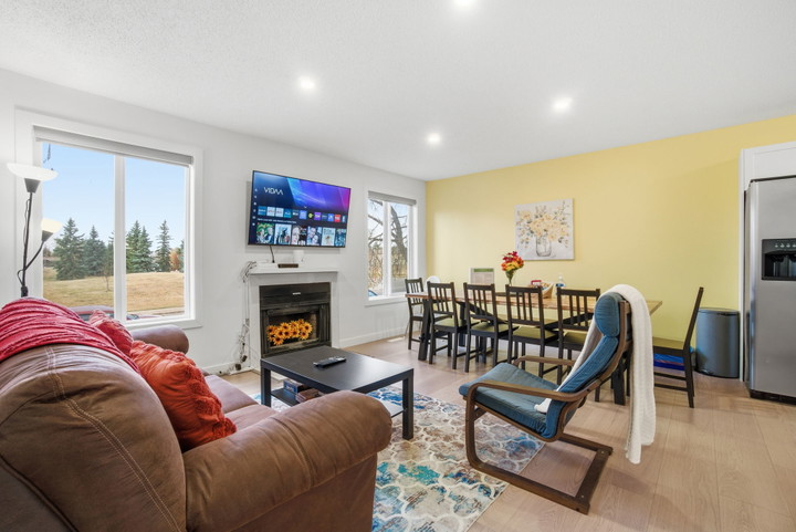 Cindy - 3 Bedrooms, Cozy Main Floor Suite! - Canada