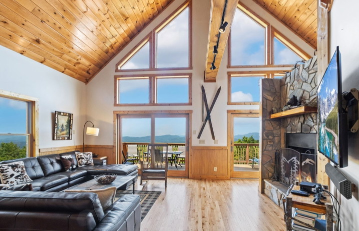 Expansive Game Room And Scenic Vistas - Charming Mountain Haven - Beech Mountain, NC