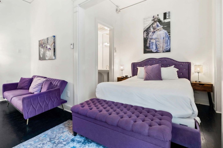 Roami At St Helene Chartres St With Balcony, Pool - United States