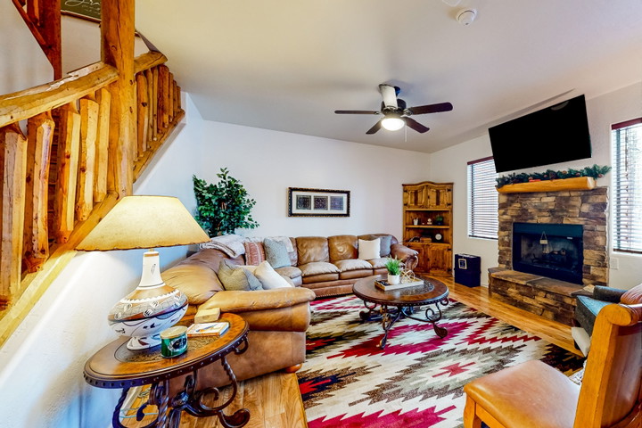 Two-story Cabin With Furnished Decks, Fireplace, Washer/dryer, & Central Ac - Pinetop-Lakeside, AZ