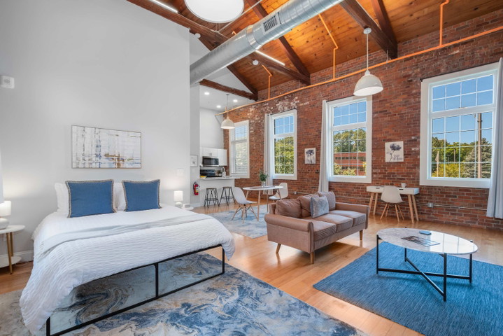 Jennifer’s Penthouse Loft | State House City Views - Providence, RI