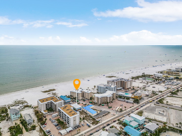 Seahorse Beach House | Steps To Beach, Pool & Prime Location - Fort Myers Beach, FL