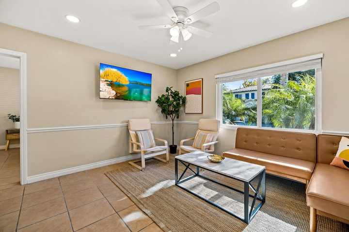 Surf Station A | 1br Walk To Beach & Funk Zone - Santa Barbara, CA