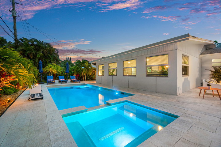 Tropical Oasis With Heated Pool And Spa - Inviting Retreat - Jupiter, FL