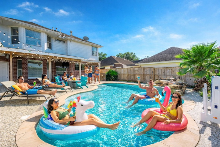 Empress Outdoor Haven - Pearland, TX